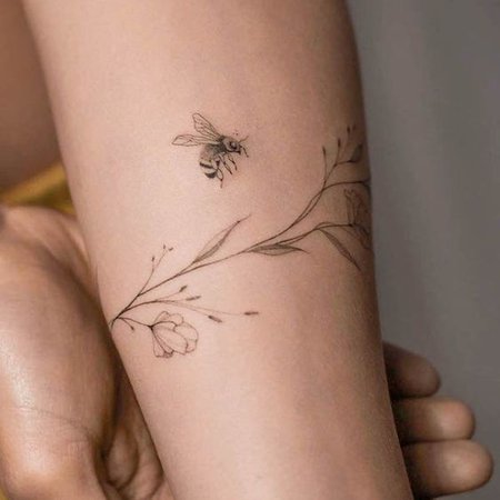 29+ Fine Line Style Tattoos: Ideas and Meanings. Style Guide. - VeAn Tattoo