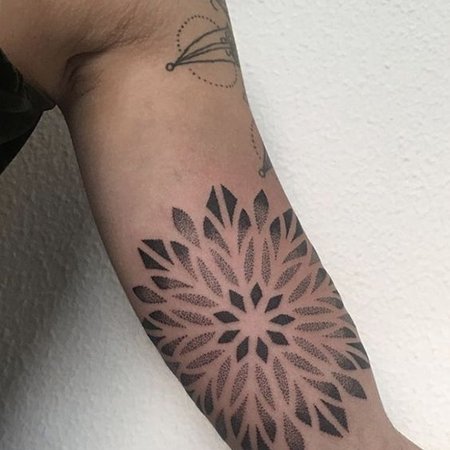 24+ Dotwork Style Tattoos: Ideas and Meanings. Style Guide. - VeAn Tattoo