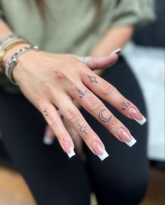 Finger tattoos: the most popular sketches for Men and Women | 31+ ideas ...