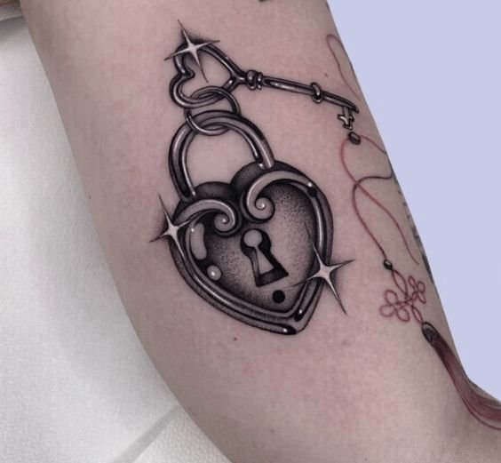 Padlock tattoo: who likes these tattoos, designs and styles - VeAn Tattoo