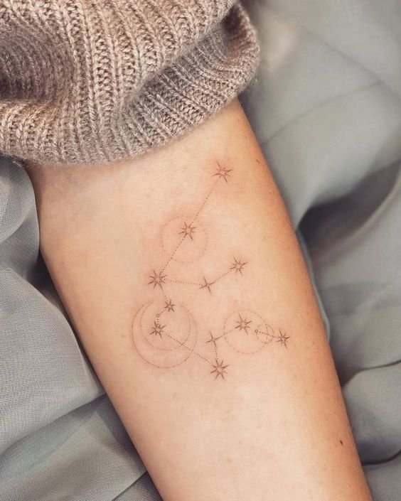 29+ Fine Line Style Tattoos: Ideas and Meanings. Style Guide. | VeAn Tattoo