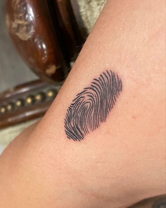 Fingerprint tattoos, hand or foot tattoos: meanings and designs - VeAn ...