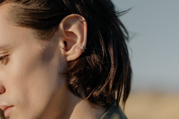 Helix piercing: Healing process & Pros and cons - VeAn Tattoo