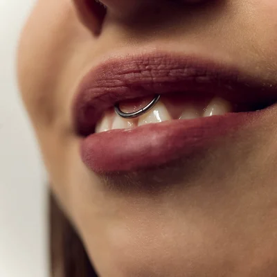 Smiley piercing: Pros and cons & Aftercare Guide | VeAn Tattoo
